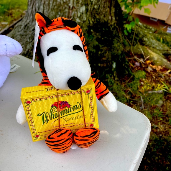 Accents | Snoopy Tiger Whitman Sampler Plush Today Used Like New | Poshmark